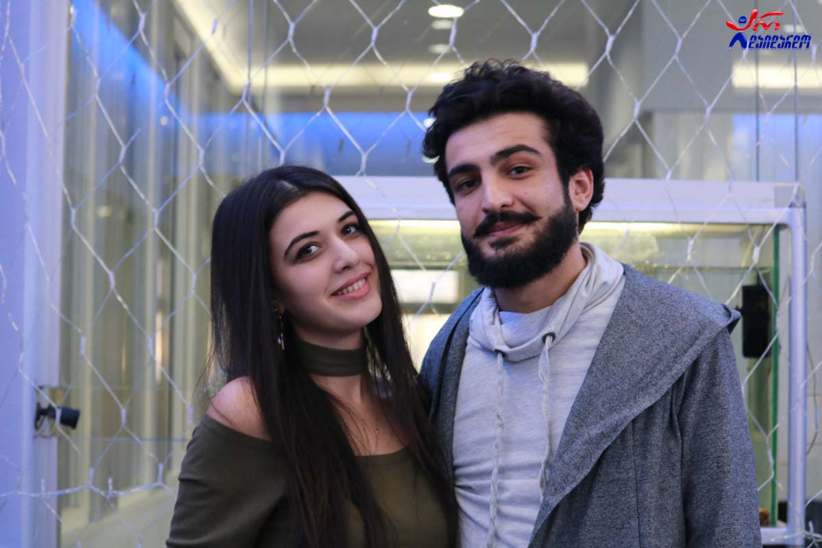 „ახალი სიმღერა, რომელიც ჯერ არსად დაპრემიერებულა, გადავწყვიტე თქვენთან ...